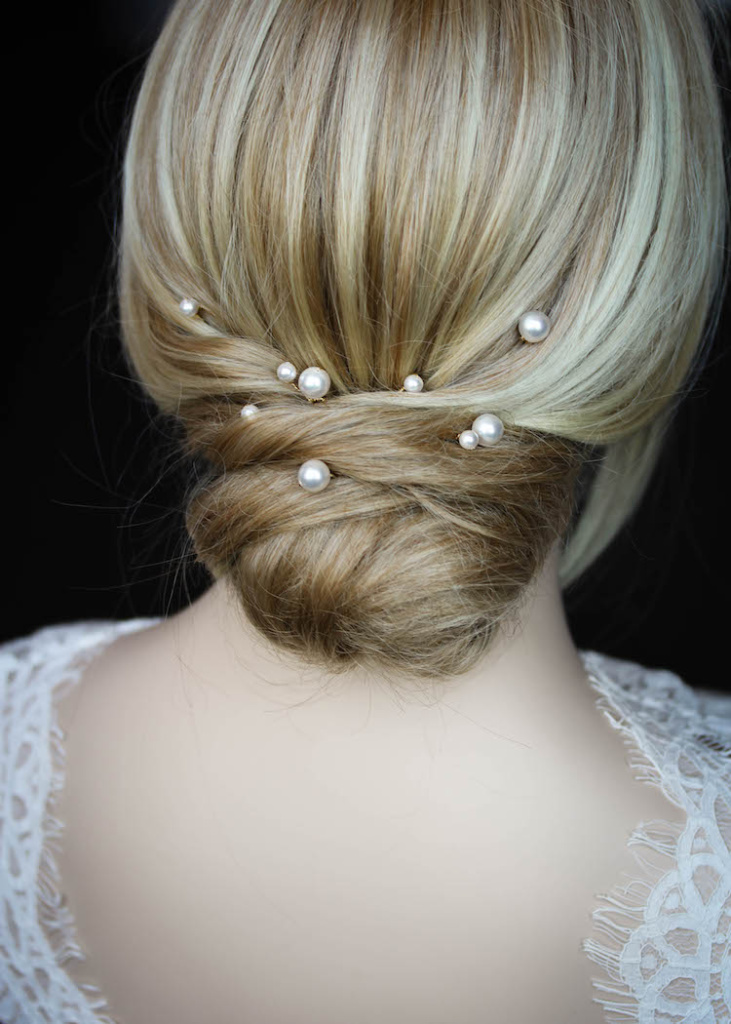 How to style the modern chignon wedding updo