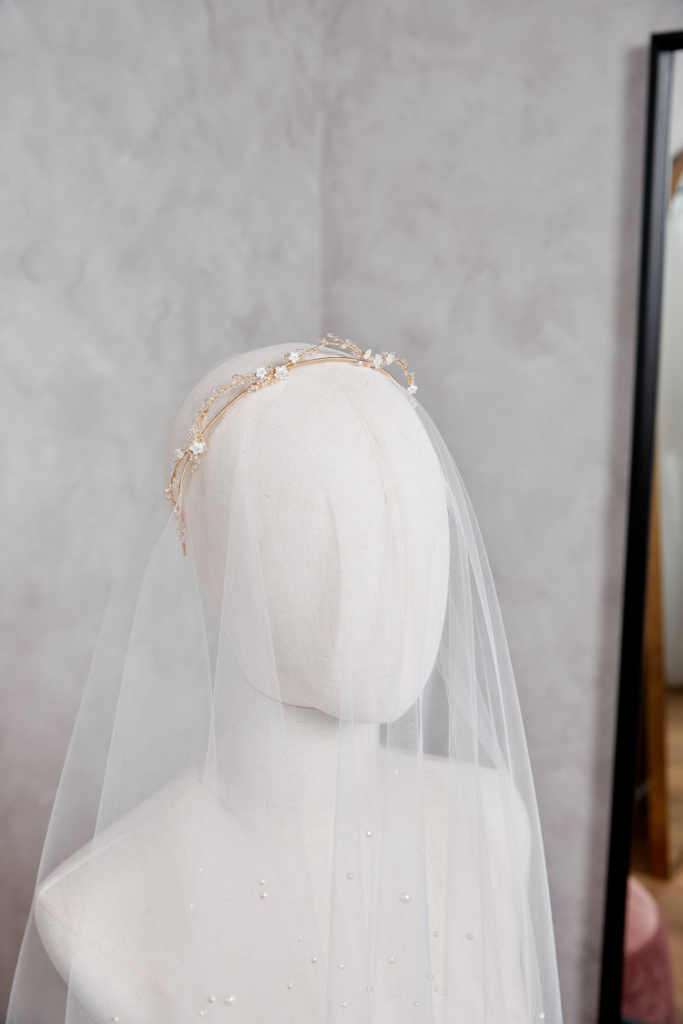 Simple wedding crowns for modern brides - TANIA MARAS