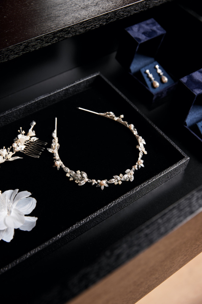 Simple wedding crowns for modern brides - TANIA MARAS