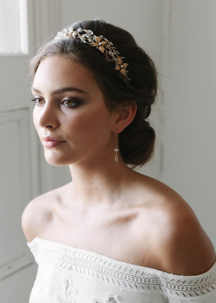 Gold bridal earrings for the style obsessed bride