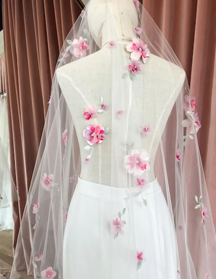 The bride dreamed of a pink wedding veil with flowers | Tania Maras