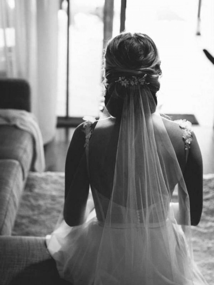 How to style wedding hair pins for a fuss-free bridal look | Tania Maras