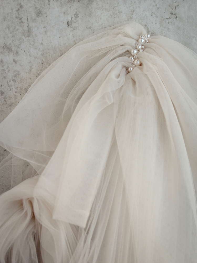 Why your dress probably isn't white and how to choose a wedding veil to ...