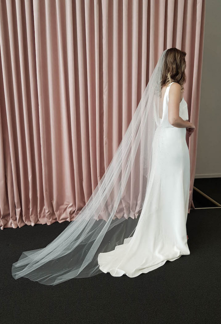 How to choose a long wedding veil | Tania Maras