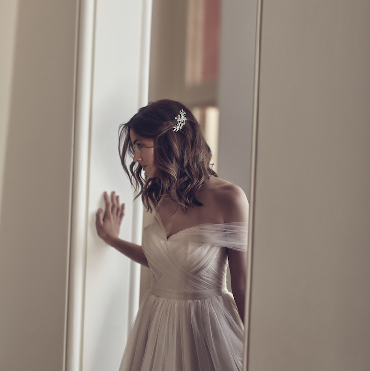 7 things to consider when styling side swept hair with wedding hair combs