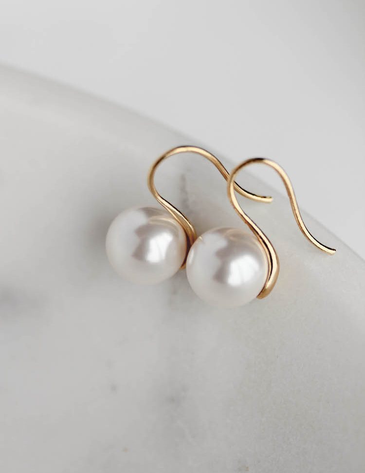 Gold bridal earrings for the style obsessed bride | Tania Maras