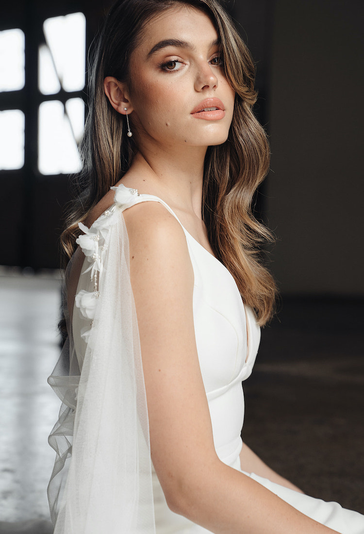 Bridal wings: A modern alternative to the traditional wedding veil ...