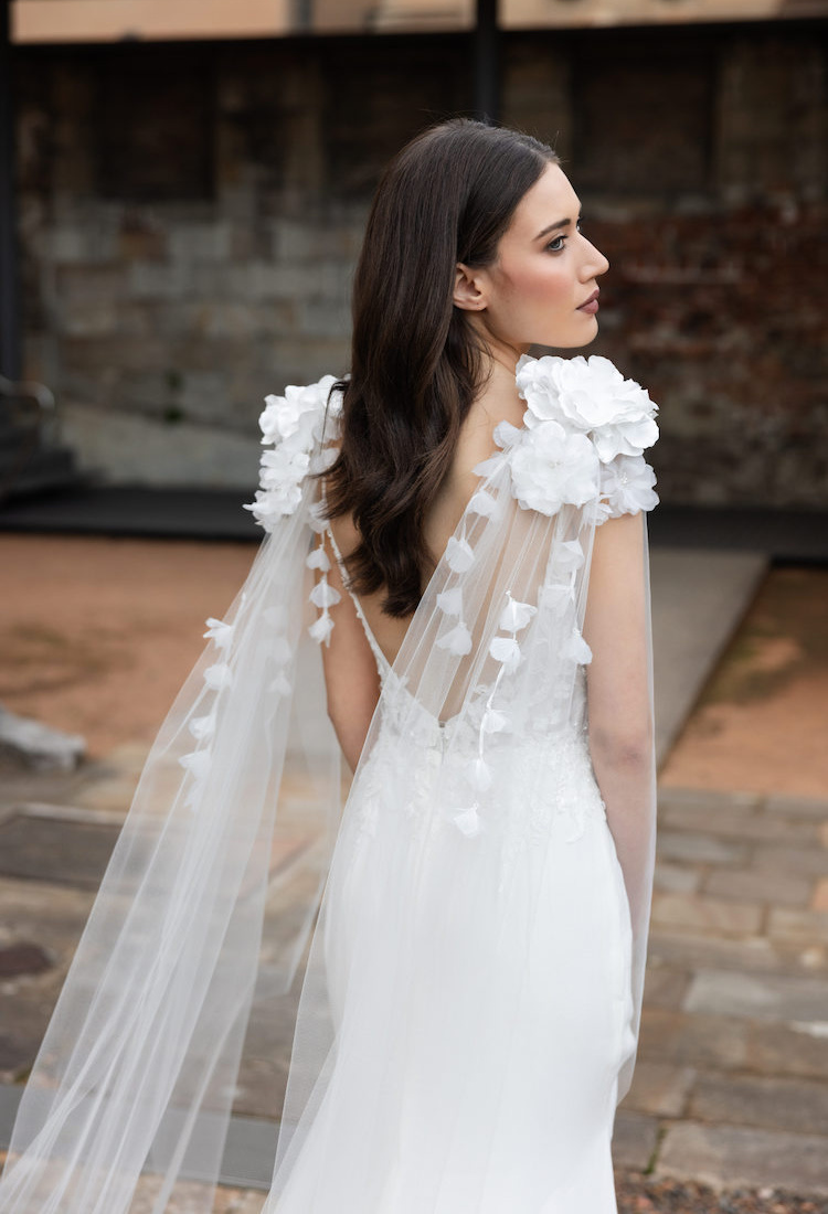 Bridal wings: A modern alternative to the traditional wedding veil ...